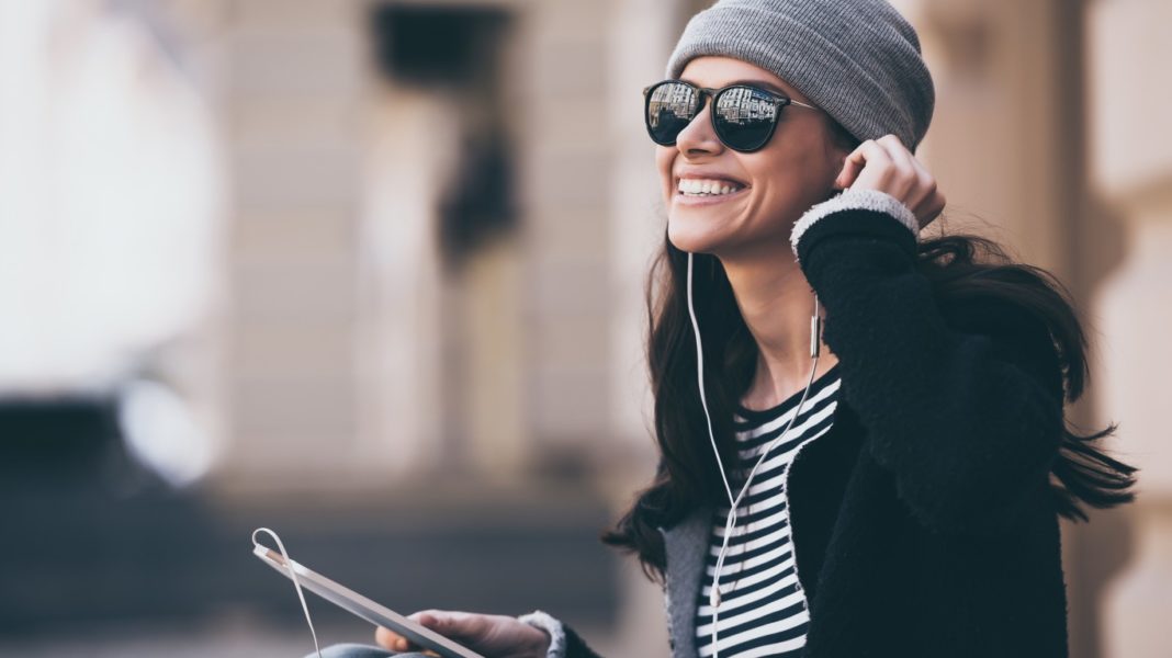 Just Smiling Is Enough to Make People Happier, Study Says - 24/7 Tempo
