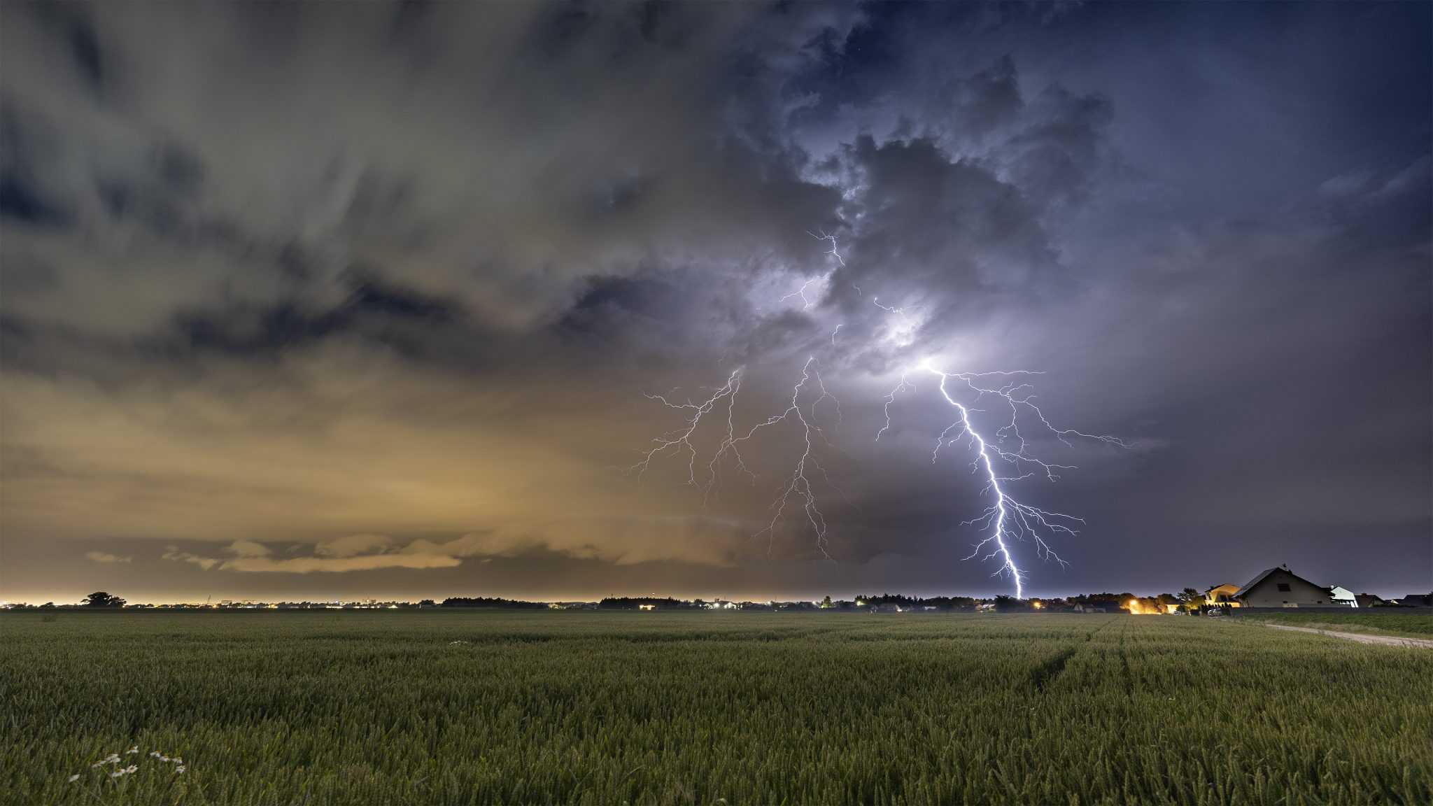 Extreme Weather Phenomena You Didn't Know Existed - 24/7 Tempo