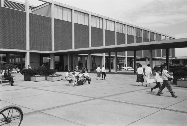 The Curious History Behind the American Shopping Mall - 24/7 Tempo